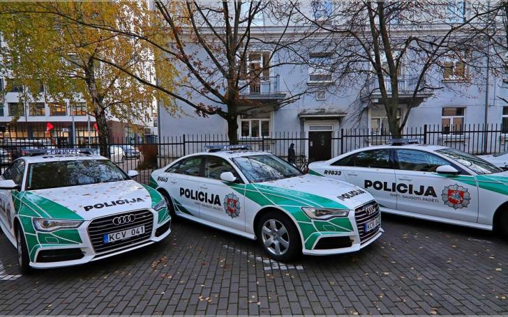 Please create a rs3 police car with a lithuanian livery - Discussion ...